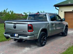 Pelēks Dodge RAM 2022 Rīga, ar dzinēja tilpumu 5.70 L un nobraukumu 65 tūkst. km par 53900 €, foto 8 vietnē AUTOMOTO.COM.LV