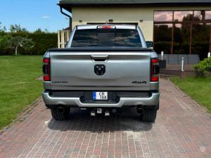Pelēks Dodge RAM 2022 Rīga, ar dzinēja tilpumu 5.70 L un nobraukumu 65 tūkst. km par 53900 €, foto 11 vietnē AUTOMOTO.COM.LV