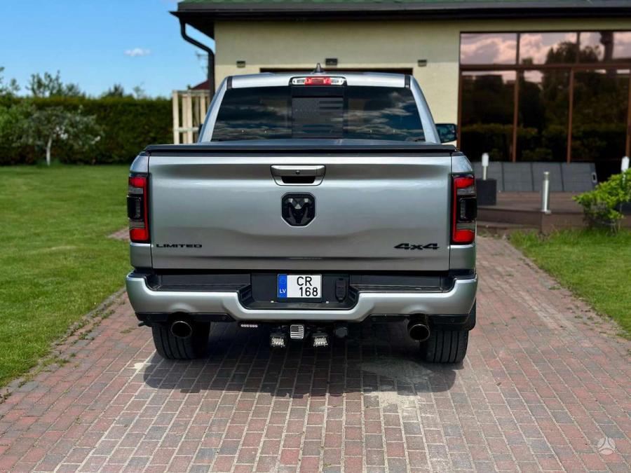Pelēks Dodge RAM 2022 Rīga, ar dzinēja tilpumu 5.70 L un nobraukumu 65 tūkst. km par 53900 €, foto 11 vietnē AUTOMOTO.COM.LV