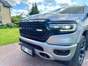 Pelēks Dodge RAM 2022 Rīga, ar dzinēja tilpumu 5.70 L un nobraukumu 65 tūkst. km par 53900 €, foto 13 vietnē AUTOMOTO.COM.LV