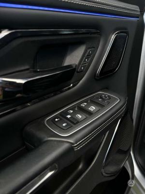 Pelēks Dodge RAM 2022 Rīga, ar dzinēja tilpumu 5.70 L un nobraukumu 65 tūkst. km par 53900 €, foto 14 vietnē AUTOMOTO.COM.LV
