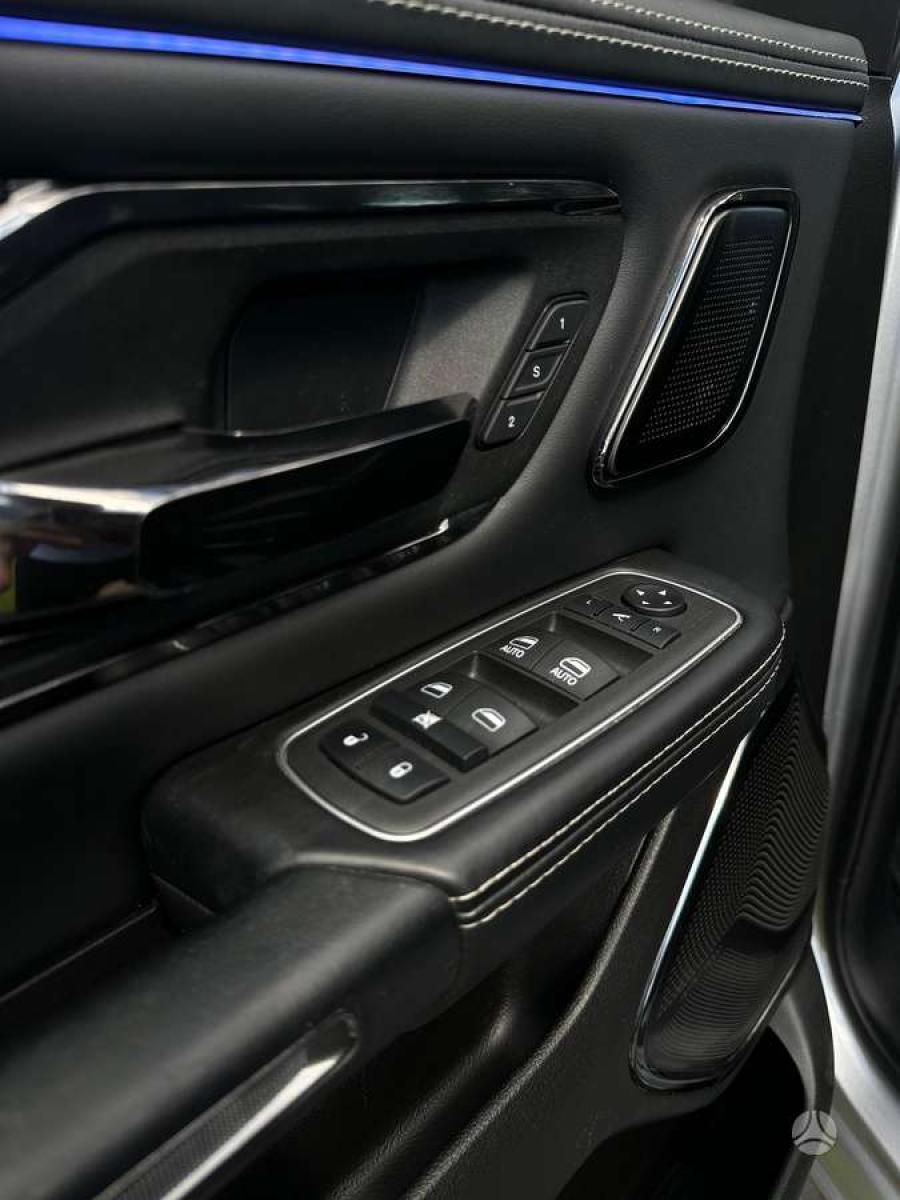 Pelēks Dodge RAM 2022 Rīga, ar dzinēja tilpumu 5.70 L un nobraukumu 65 tūkst. km par 53900 €, foto 14 vietnē AUTOMOTO.COM.LV