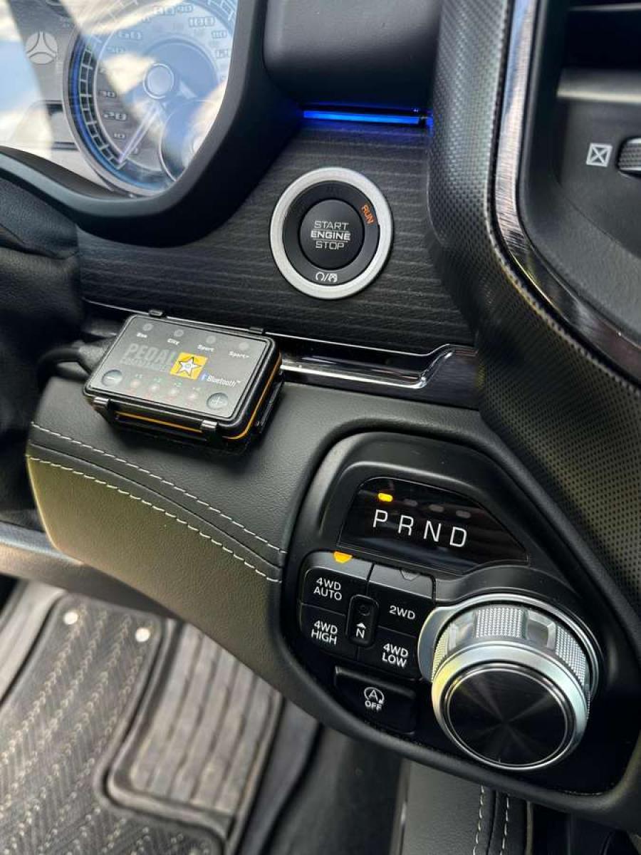 Pelēks Dodge RAM 2022 Rīga, ar dzinēja tilpumu 5.70 L un nobraukumu 65 tūkst. km par 53900 €, foto 15 vietnē AUTOMOTO.COM.LV
