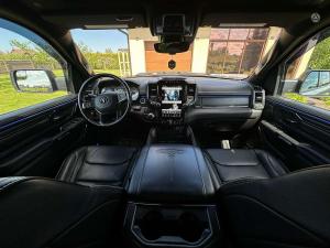 Pelēks Dodge RAM 2022 Rīga, ar dzinēja tilpumu 5.70 L un nobraukumu 65 tūkst. km par 53900 €, foto 16 vietnē AUTOMOTO.COM.LV