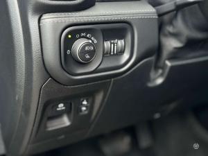 Pelēks Dodge RAM 2022 Rīga, ar dzinēja tilpumu 5.70 L un nobraukumu 65 tūkst. km par 53900 €, foto 22 vietnē AUTOMOTO.COM.LV