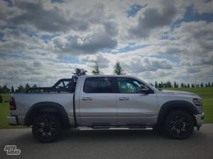 Pelēks Dodge RAM 2022 Biržai, ar dzinēja tilpumu 3.00 L un nobraukumu 158 tūkst. km par 30999 €, foto 6 vietnē AUTOMOTO.COM.LV