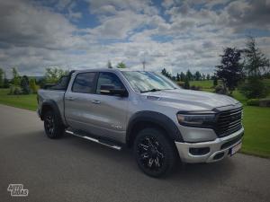 Pelēks Dodge RAM 2022 Biržai, ar dzinēja tilpumu 3.00 L un nobraukumu 158 tūkst. km par 30999 €, foto 7 vietnē AUTOMOTO.COM.LV