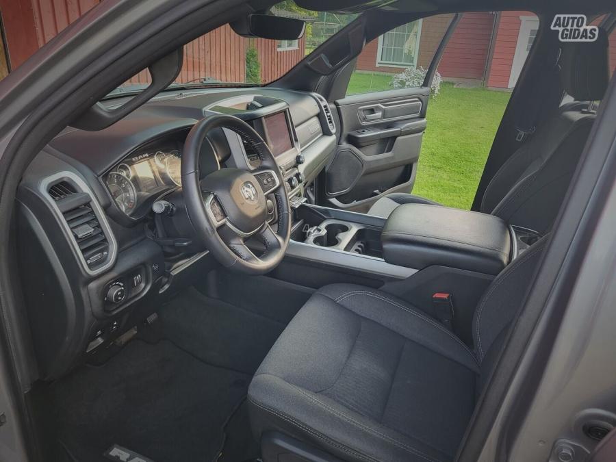 Grey Dodge RAM 2022 in Birzai, with an engine capacity of 3.00 L and mileage of 158 thousand km for 30999 €, photo 11 on AUTOMOTO.COM.LV