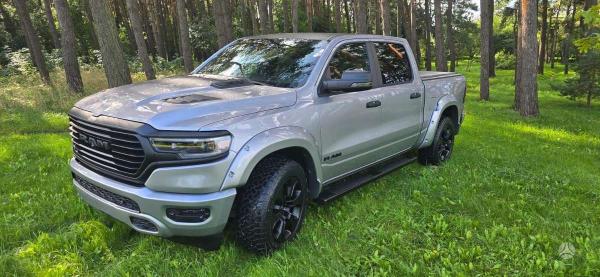 Pelēks Dodge RAM 2023 Klaipėda, ar dzinēja tilpumu 5.70 L un nobraukumu 41 tūkst. km par 43000 €, foto 4 vietnē AUTOMOTO.COM.LV