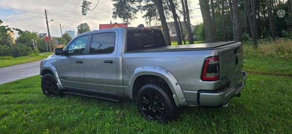 Pelēks Dodge RAM 2023 Klaipėda, ar dzinēja tilpumu 5.70 L un nobraukumu 41 tūkst. km par 43000 €, foto 5 vietnē AUTOMOTO.COM.LV