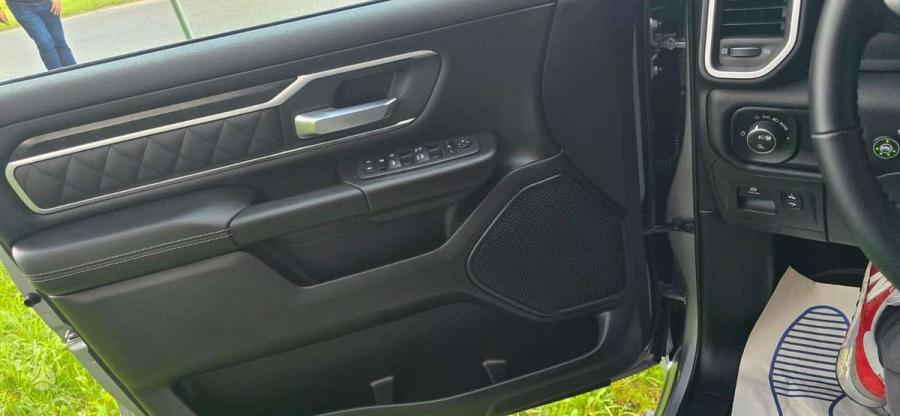 Grey Dodge RAM 2023 in Klaipeda, with an engine capacity of 5.70 L and mileage of 41 thousand km for 43000 €, photo 11 on AUTOMOTO.COM.LV