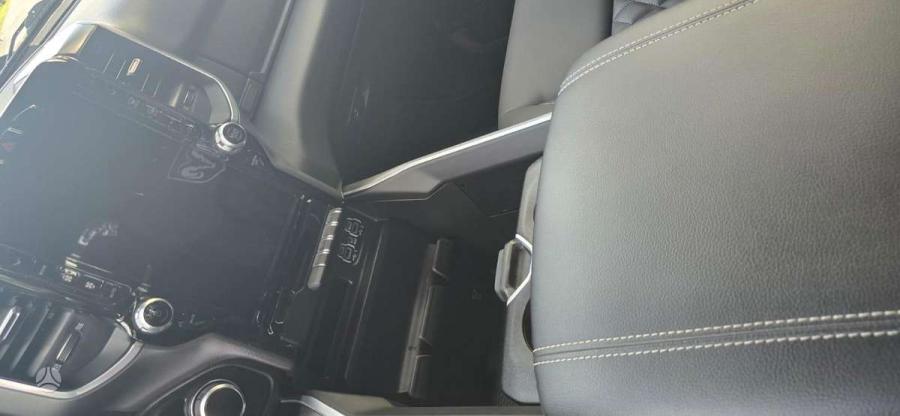 Grey Dodge RAM 2023 in Klaipeda, with an engine capacity of 5.70 L and mileage of 41 thousand km for 43000 €, photo 14 on AUTOMOTO.COM.LV