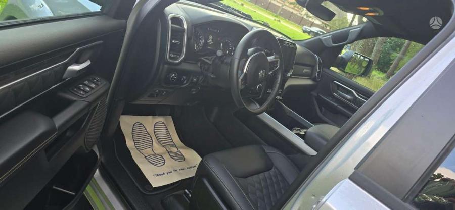Grey Dodge RAM 2023 in Klaipeda, with an engine capacity of 5.70 L and mileage of 41 thousand km for 43000 €, photo 22 on AUTOMOTO.COM.LV