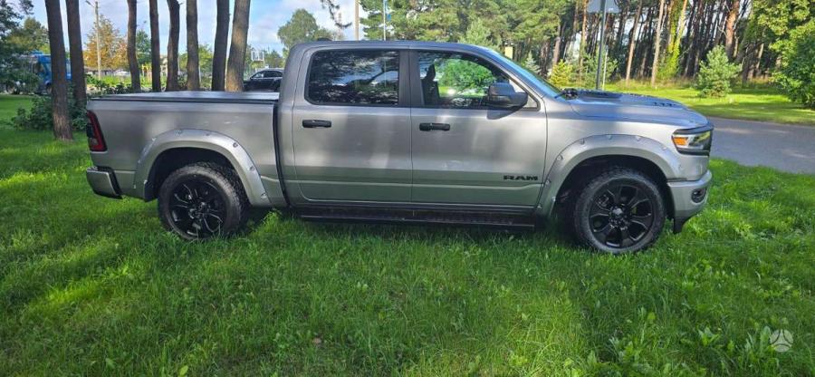 Grey Dodge RAM 2023 in Klaipeda, with an engine capacity of 5.70 L and mileage of 41 thousand km for 43000 €, photo 25 on AUTOMOTO.COM.LV