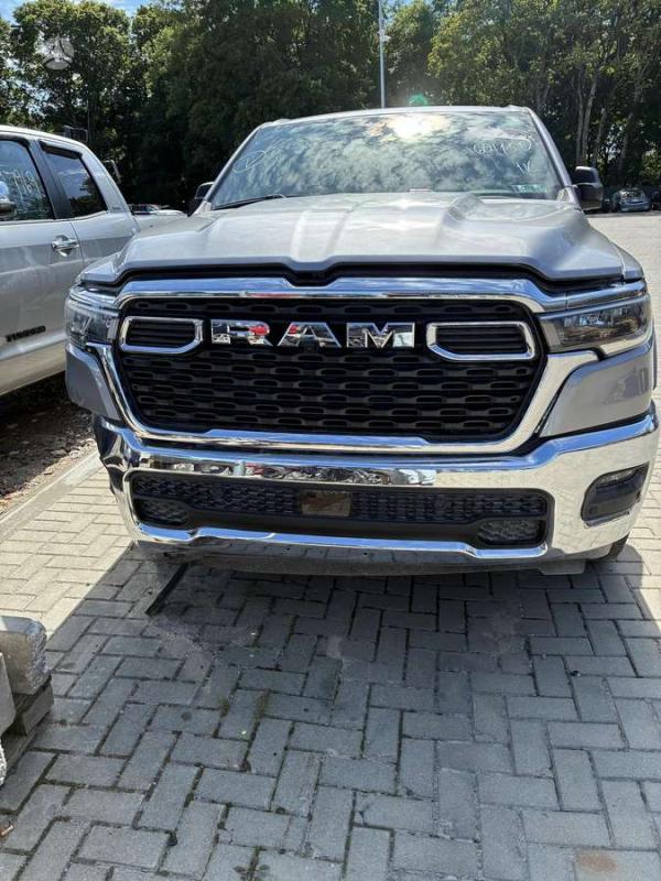 Pelēks Dodge RAM 2025 Klaipėda, ar dzinēja tilpumu 3.60 L un nobraukumu 13 tūkst. km par 18700 €, foto 2 vietnē AUTOMOTO.COM.LV