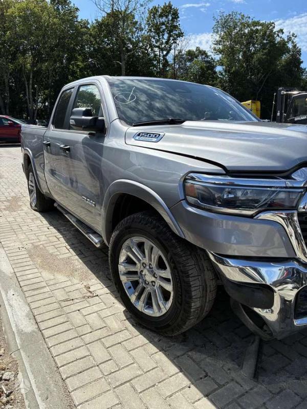 Pelēks Dodge RAM 2025 Klaipėda, ar dzinēja tilpumu 3.60 L un nobraukumu 13 tūkst. km par 18700 €, foto 5 vietnē AUTOMOTO.COM.LV