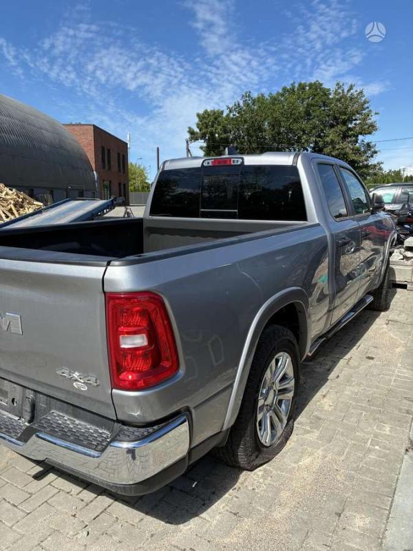 Pelēks Dodge RAM 2025 Klaipėda, ar dzinēja tilpumu 3.60 L un nobraukumu 13 tūkst. km par 18700 €, foto 6 vietnē AUTOMOTO.COM.LV
