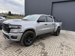 Grey Dodge RAM 2025 in Plunge, with an engine capacity of 3.00 L and mileage of 19 thousand km for 52030 €, photo 5 on AUTOMOTO.COM.LV