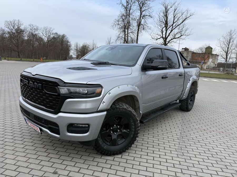 Grey Dodge RAM 2025 in Plunge, with an engine capacity of 3.00 L and mileage of 19 thousand km for 52030 €, photo 8 on AUTOMOTO.COM.LV