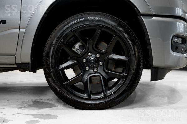 Pelēks Dodge RAM 2025 Rīga, ar dzinēja tilpumu 3.00 L un nobraukumu 15 tūkst. km par 55000 €, foto 9 vietnē AUTOMOTO.COM.LV