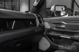 Grey Dodge RAM 2025 in Riga, with an engine capacity of 3.00 L and mileage of 15 thousand km for 55000 €, photo 34 on AUTOMOTO.COM.LV