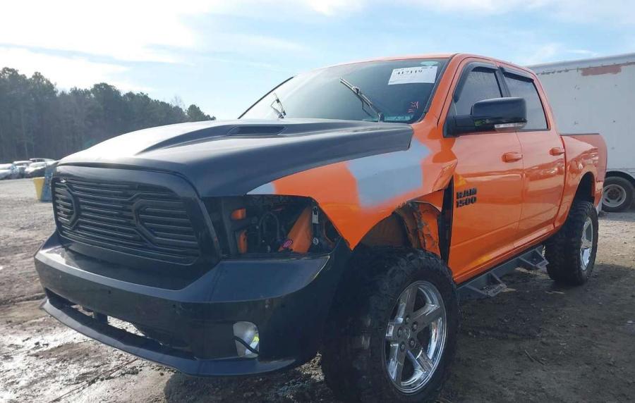 Orange Dodge RAM 2015 in Siauliai, with an engine capacity of 5.65 L and mileage of 232 thousand km for 10000 €, photo 2 on AUTOMOTO.COM.LV