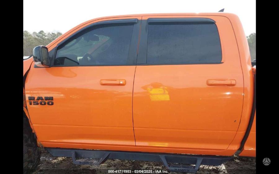 Orange Dodge RAM 2015 in Siauliai, with an engine capacity of 5.65 L and mileage of 232 thousand km for 10000 €, photo 4 on AUTOMOTO.COM.LV