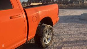 Orange Dodge RAM 2015 in Siauliai, with an engine capacity of 5.65 L and mileage of 232 thousand km for 10000 €, photo 6 on AUTOMOTO.COM.LV