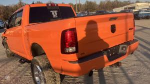 Orange Dodge RAM 2015 in Siauliai, with an engine capacity of 5.65 L and mileage of 232 thousand km for 10000 €, photo 7 on AUTOMOTO.COM.LV