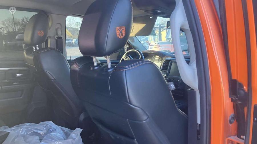 Orange Dodge RAM 2015 in Siauliai, with an engine capacity of 5.65 L and mileage of 232 thousand km for 10000 €, photo 18 on AUTOMOTO.COM.LV