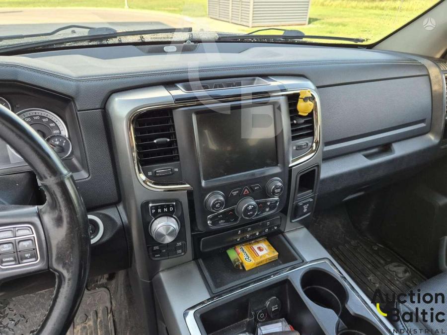 Dodge RAM 2013 in Rokiskis, with an engine capacity of 5.65 L and mileage of 389 thousand km for 11200 €, photo 11 on AUTOMOTO.COM.LV