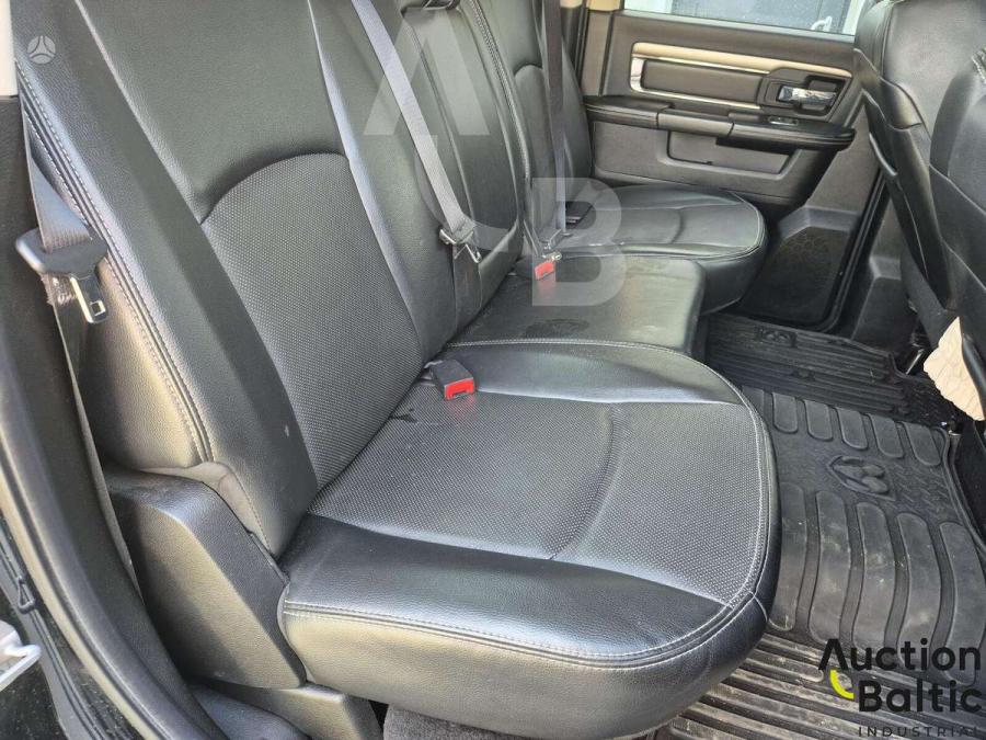 Dodge RAM 2013 in Rokiskis, with an engine capacity of 5.65 L and mileage of 389 thousand km for 11200 €, photo 13 on AUTOMOTO.COM.LV