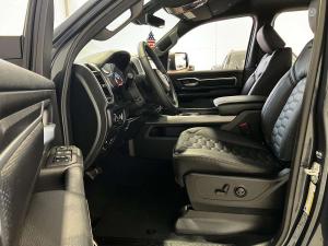 Dodge RAM 2025 Klaipėda, ar dzinēja tilpumu 3.00 L un nobraukumu 17 tūkst. km par 47190 €, foto 12 vietnē AUTOMOTO.COM.LV