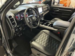 Dodge RAM 2025 Klaipėda, ar dzinēja tilpumu 3.00 L un nobraukumu 17 tūkst. km par 47190 €, foto 14 vietnē AUTOMOTO.COM.LV