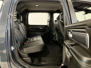Dodge RAM 2025 Klaipėda, ar dzinēja tilpumu 3.00 L un nobraukumu 17 tūkst. km par 47190 €, foto 25 vietnē AUTOMOTO.COM.LV