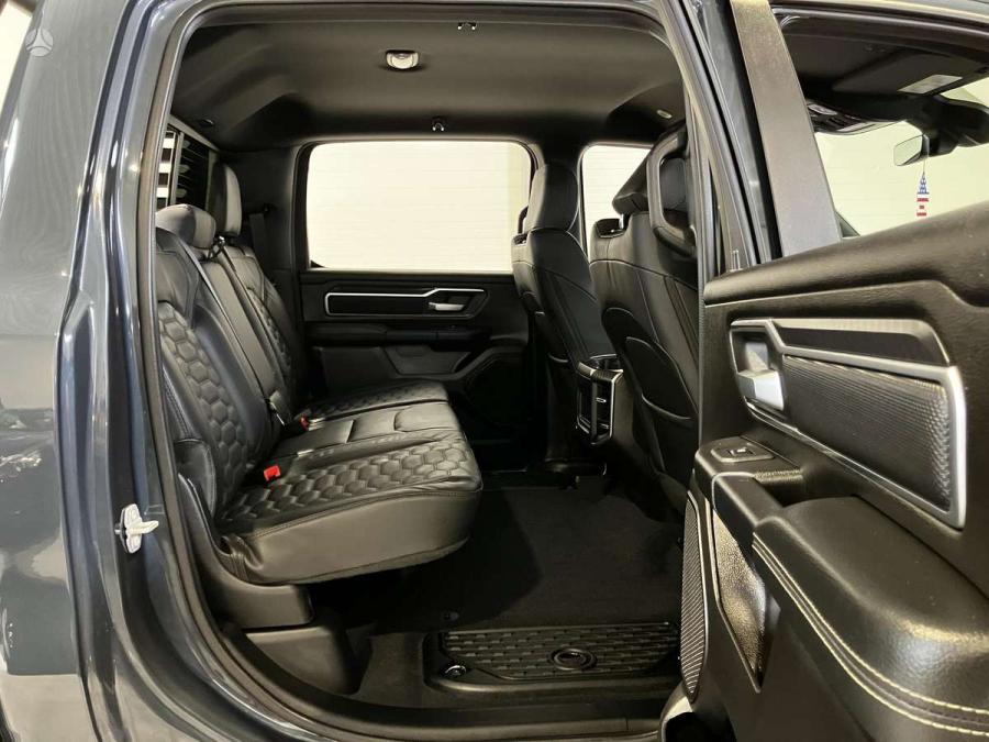 Dodge RAM 2025 Klaipėda, ar dzinēja tilpumu 3.00 L un nobraukumu 17 tūkst. km par 47190 €, foto 25 vietnē AUTOMOTO.COM.LV
