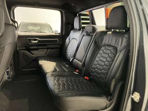 Dodge RAM 2025 Klaipėda, ar dzinēja tilpumu 3.00 L un nobraukumu 17 tūkst. km par 47190 €, foto 26 vietnē AUTOMOTO.COM.LV