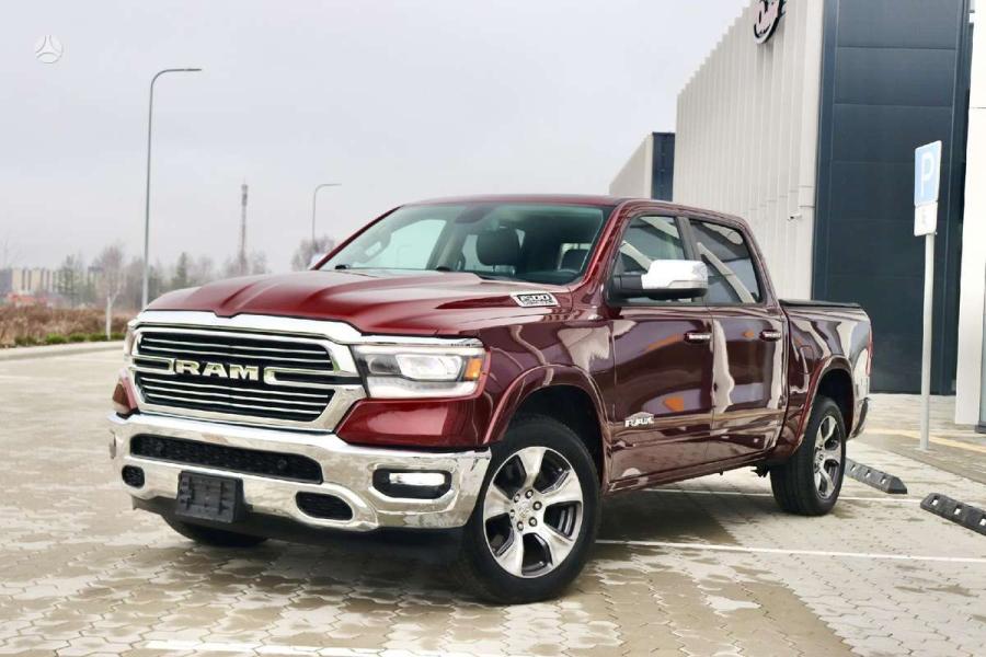 Red Dodge RAM 2019 in Vilnius, with an engine capacity of 5.70 L and mileage of 89 thousand km for 35999 €, photo 1 on AUTOMOTO.COM.LV