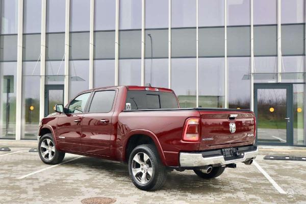 Red Dodge RAM 2019 in Vilnius, with an engine capacity of 5.70 L and mileage of 89 thousand km for 35999 €, photo 4 on AUTOMOTO.COM.LV