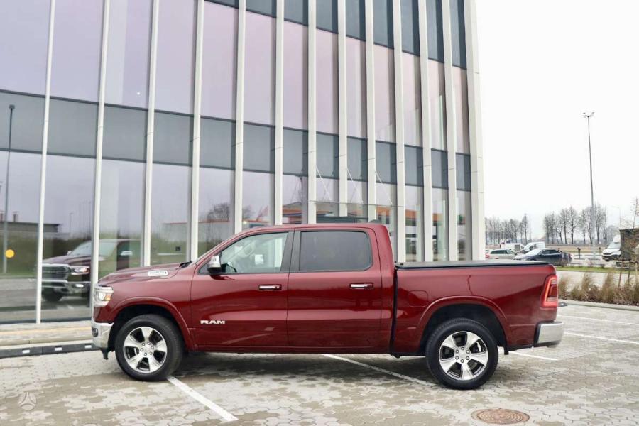 Red Dodge RAM 2019 in Vilnius, with an engine capacity of 5.70 L and mileage of 89 thousand km for 35999 €, photo 7 on AUTOMOTO.COM.LV