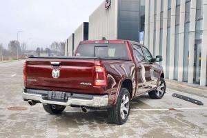 Red Dodge RAM 2019 in Vilnius, with an engine capacity of 5.70 L and mileage of 89 thousand km for 35999 €, photo 8 on AUTOMOTO.COM.LV