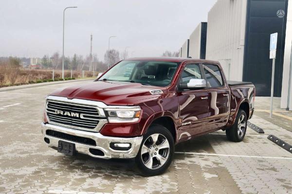 Red Dodge RAM 2019 in Vilnius, with an engine capacity of 5.70 L and mileage of 89 thousand km for 35499 €, photo 1 on AUTOMOTO.COM.LV