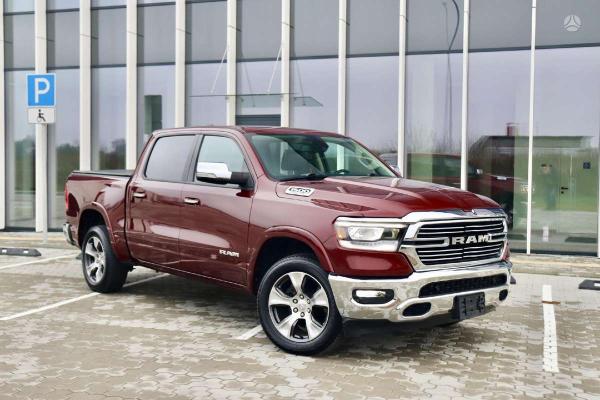 Red Dodge RAM 2019 in Vilnius, with an engine capacity of 5.70 L and mileage of 89 thousand km for 35499 €, photo 2 on AUTOMOTO.COM.LV