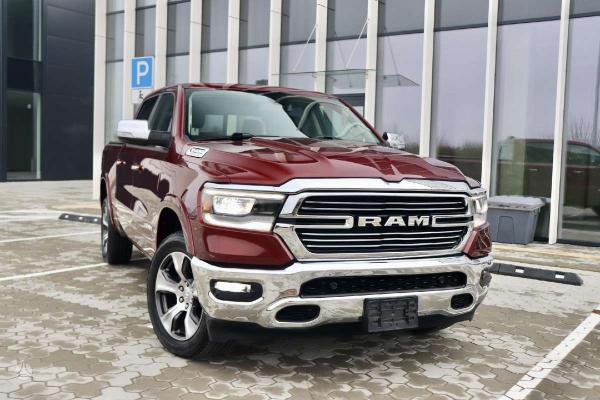 Red Dodge RAM 2019 in Vilnius, with an engine capacity of 5.70 L and mileage of 89 thousand km for 35499 €, photo 3 on AUTOMOTO.COM.LV