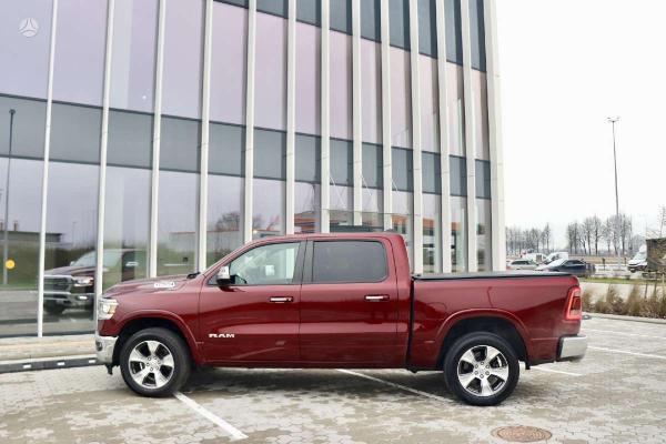 Red Dodge RAM 2019 in Vilnius, with an engine capacity of 5.70 L and mileage of 89 thousand km for 35499 €, photo 7 on AUTOMOTO.COM.LV