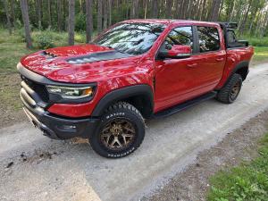 Red Dodge RAM 2021 in Gargzdai, with an engine capacity of 5.70 L and mileage of 147 thousand km for 34900 €, photo 4 on AUTOMOTO.COM.LV
