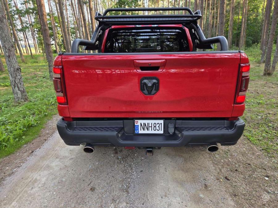 Red Dodge RAM 2021 in Gargzdai, with an engine capacity of 5.70 L and mileage of 147 thousand km for 34900 €, photo 6 on AUTOMOTO.COM.LV