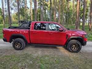 Red Dodge RAM 2021 in Gargzdai, with an engine capacity of 5.70 L and mileage of 147 thousand km for 34900 €, photo 8 on AUTOMOTO.COM.LV
