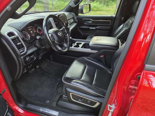 Red Dodge RAM 2021 in Gargzdai, with an engine capacity of 5.70 L and mileage of 147 thousand km for 34900 €, photo 9 on AUTOMOTO.COM.LV