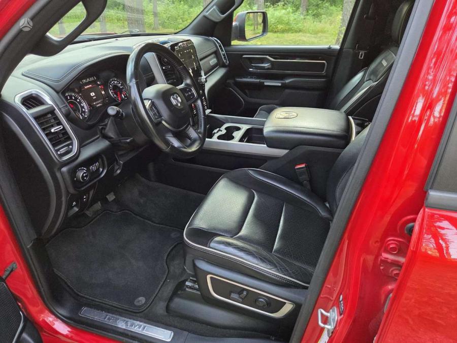 Red Dodge RAM 2021 in Gargzdai, with an engine capacity of 5.70 L and mileage of 147 thousand km for 34900 €, photo 10 on AUTOMOTO.COM.LV